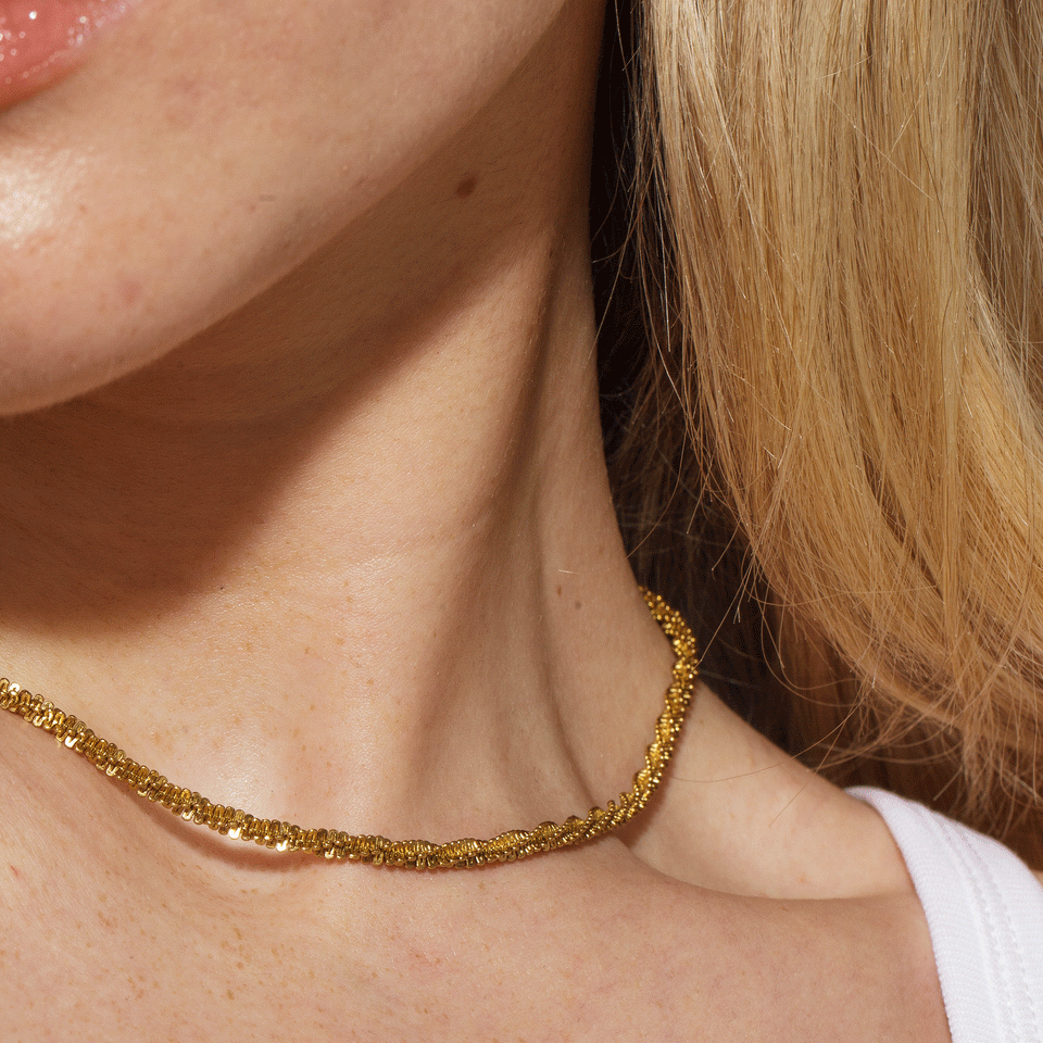 CHAINS – NEIMA ROW